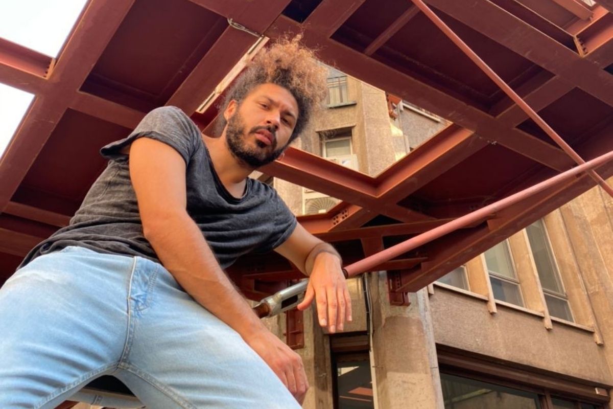 Brazzo, il rapper sordo che canta in LIS: "Ma ora rischio di smettere"