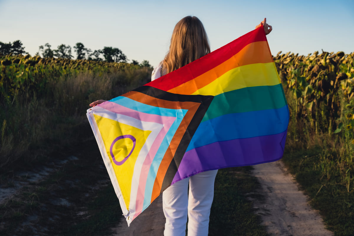 Quante sono le bandiere LGBTQIA+ e cosa significano?